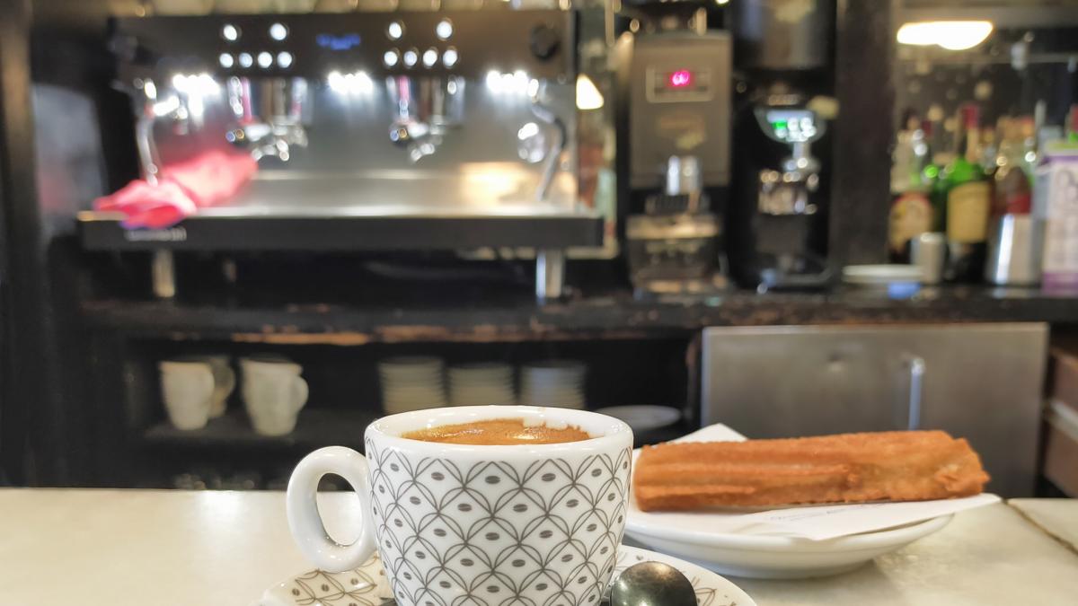 Le cobran 20 céntimos de más por el café y el concepto trae cola