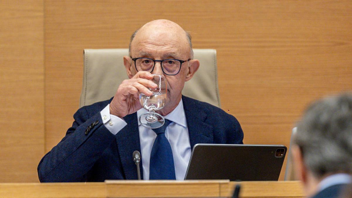 El juez atribuye a Montoro un 'rol nuclear': abusó de su poder para ...