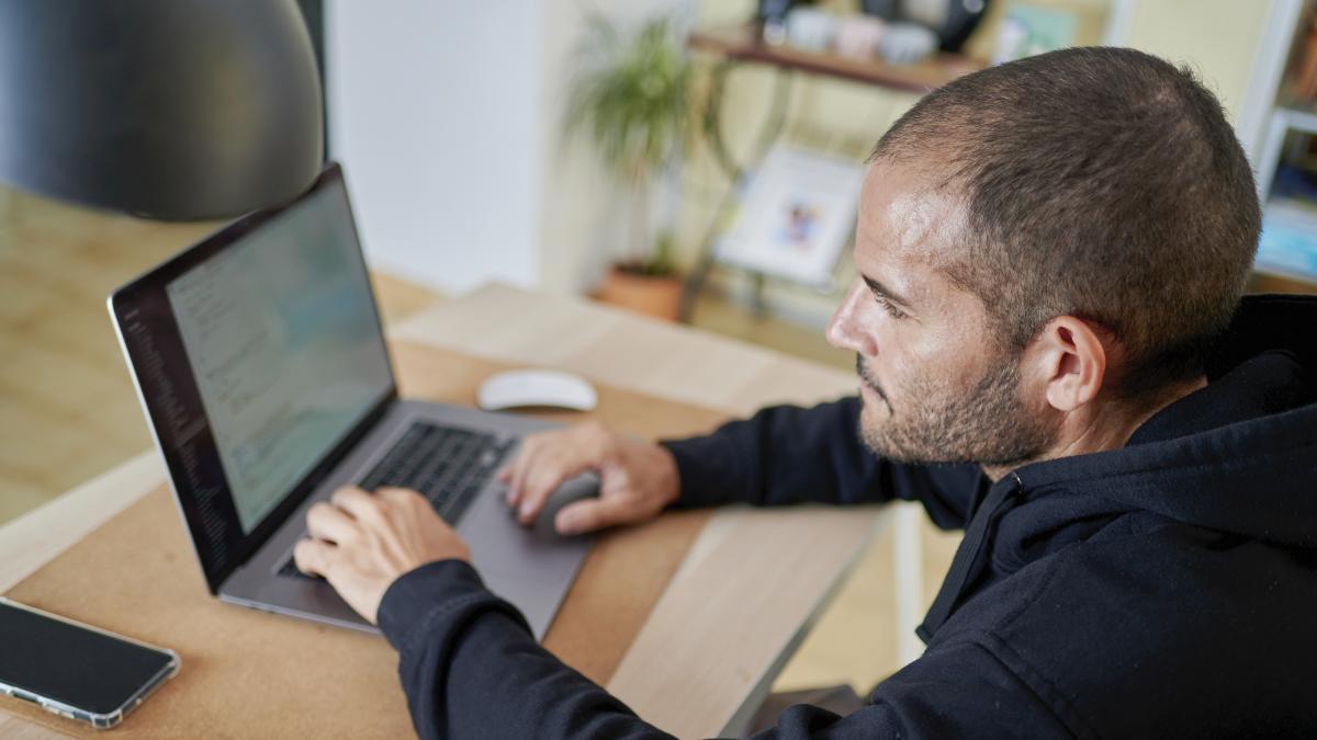 Un trabajador manda un email explosivo en su último día y la empresa le ...