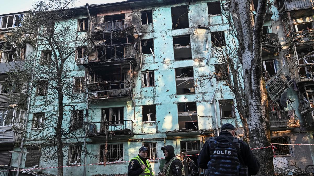 Ucrania ataca una planta química rusa, mientras Moscú pone a los ...