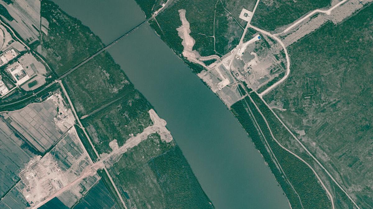 Imágenes satelitales muestran lo que Rusia está construyendo hacia Corea del Norte y se habla de ...