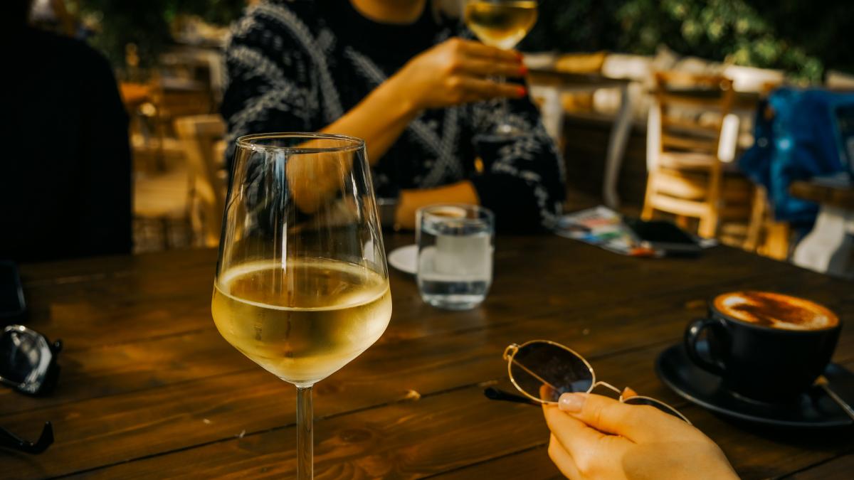 El ayuntamiento se hace pasar por cliente y la cena con espectáculo ...