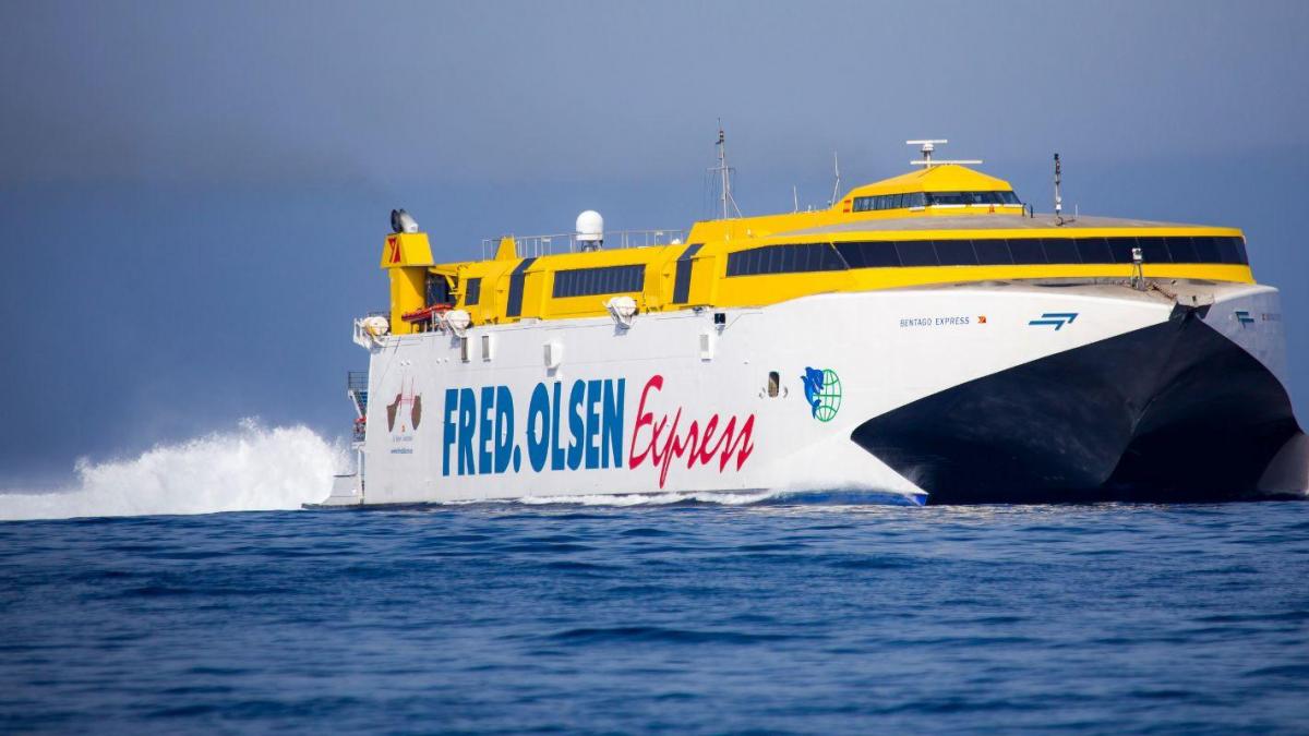 Cómo viajar en ferry entre Tenerife y Gran Canaria: guía práctica