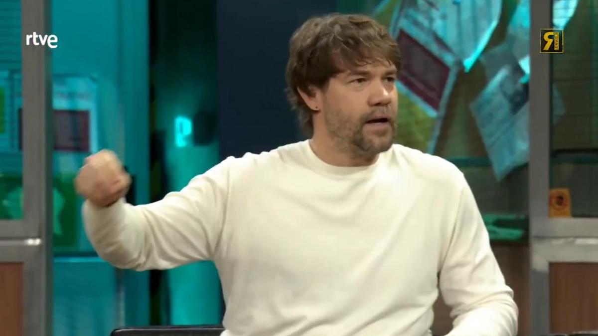 El cómico Juan Dávila, que tiene tres pisos, explica lo que es la ...