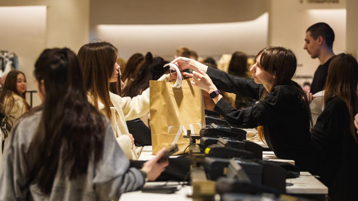 Inditex dispara beneficios en 2025, pero ¿cómo cobran sus trabajadoras ...