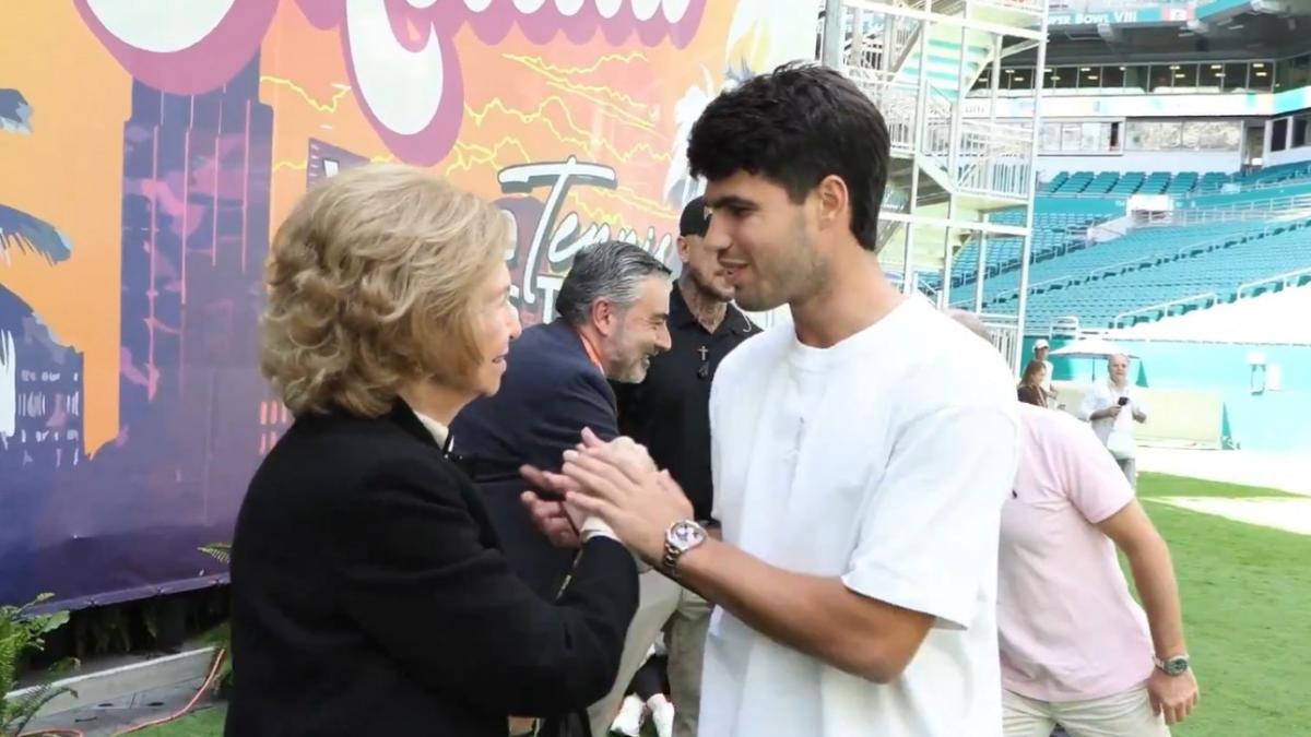 La reina Sofía saluda a Carlos Alcaraz en Miami y lo que ocurre en este ...