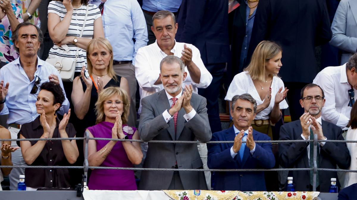 Felipe VI va a Las Ventas en San Isidro y llama la atención quién está ...