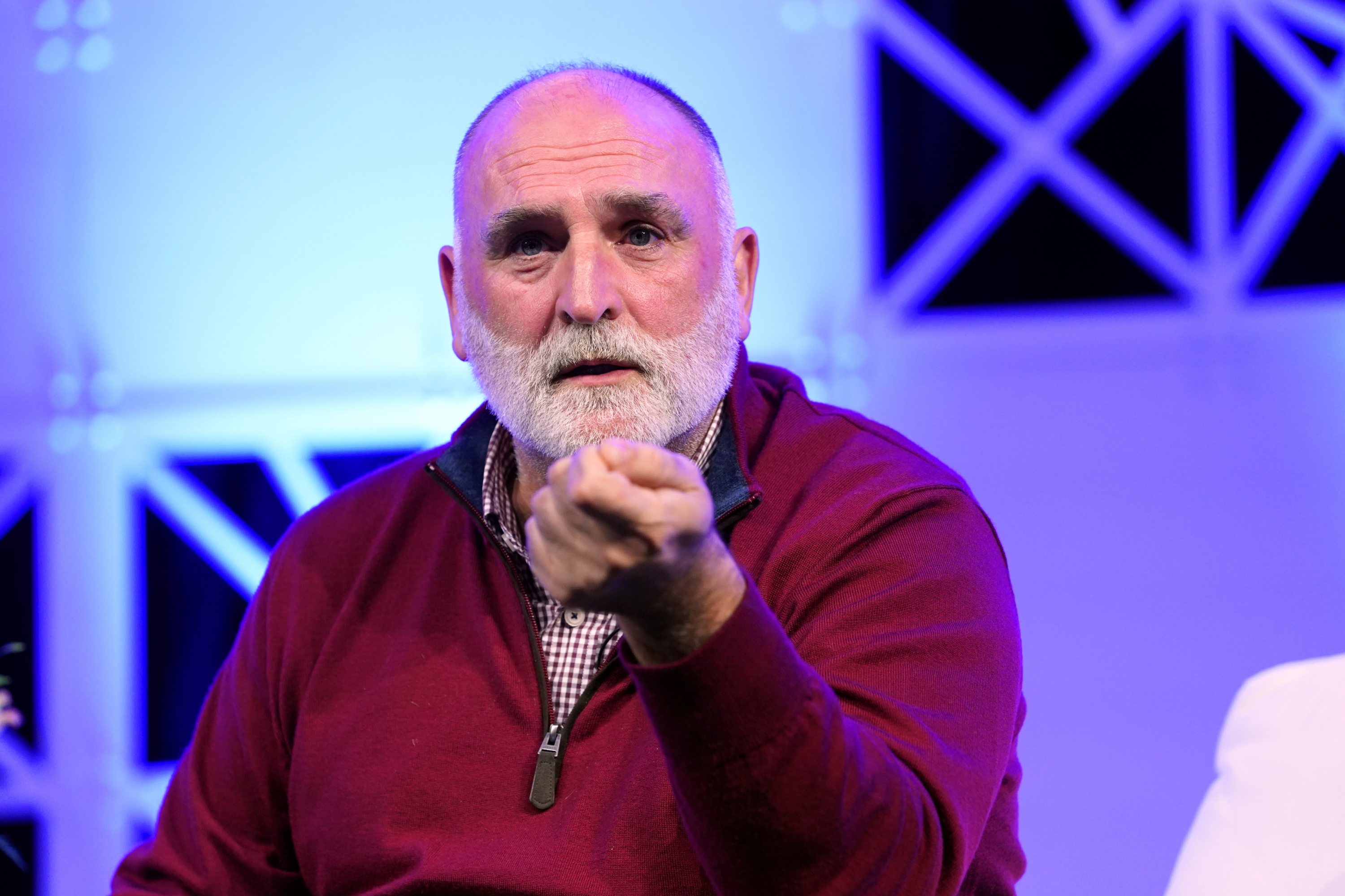 El chef José Andrés le hace dos preguntas a Elon Musk y recibe un ...