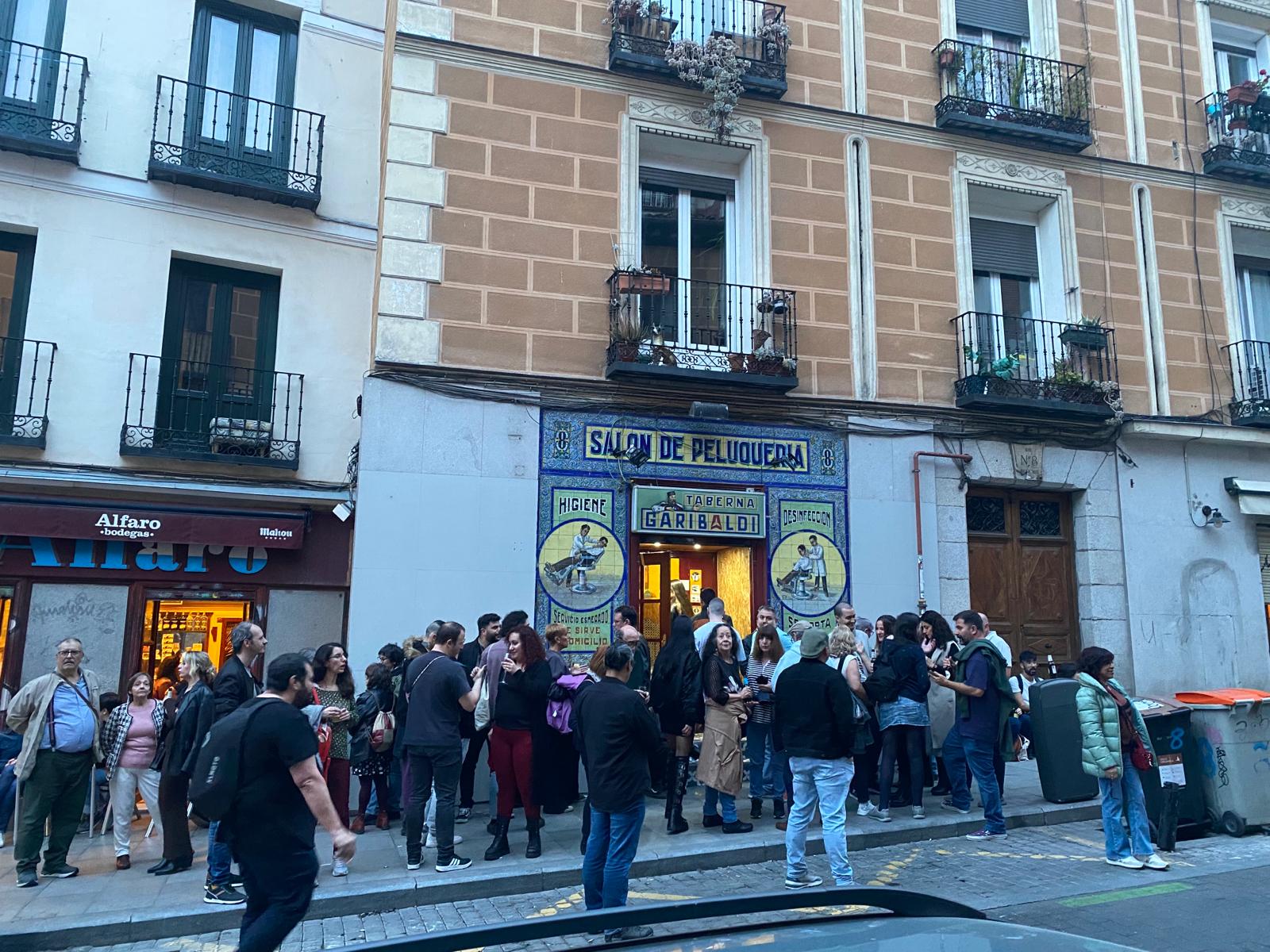 Así fue la inauguración del bar de Pablo Iglesias en Lavapiés: cerveza ...