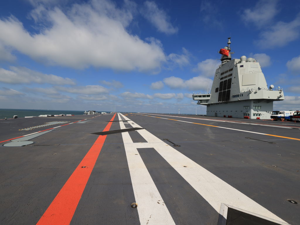 Ni portaaviones ni buque: el nuevo monstruo marítimo con el que China ...