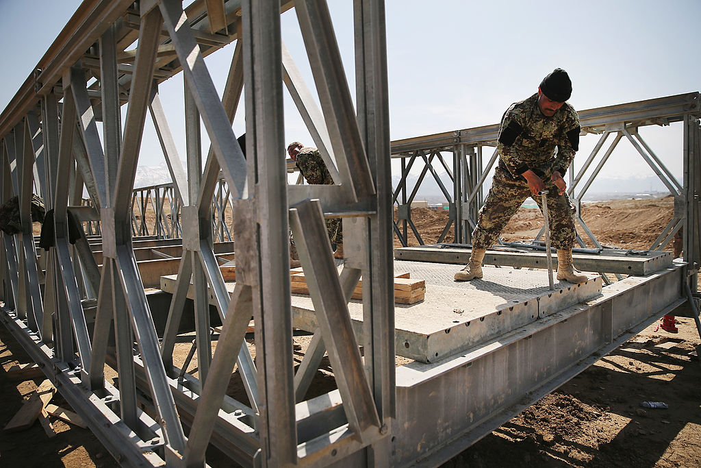 La UME sale al rescate de Valencia con los puente Mabey: montados en ...