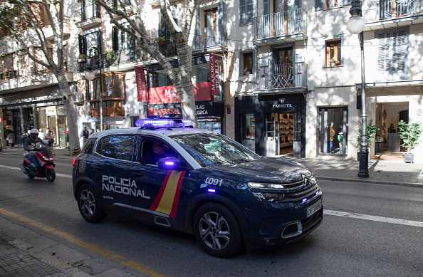 Intenta robar el Banco Santander y se queda atrapado dentro
