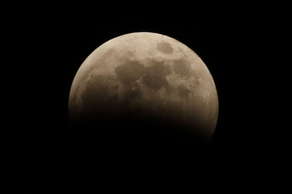 Pocos saben que los Pirineos también están en la Luna
