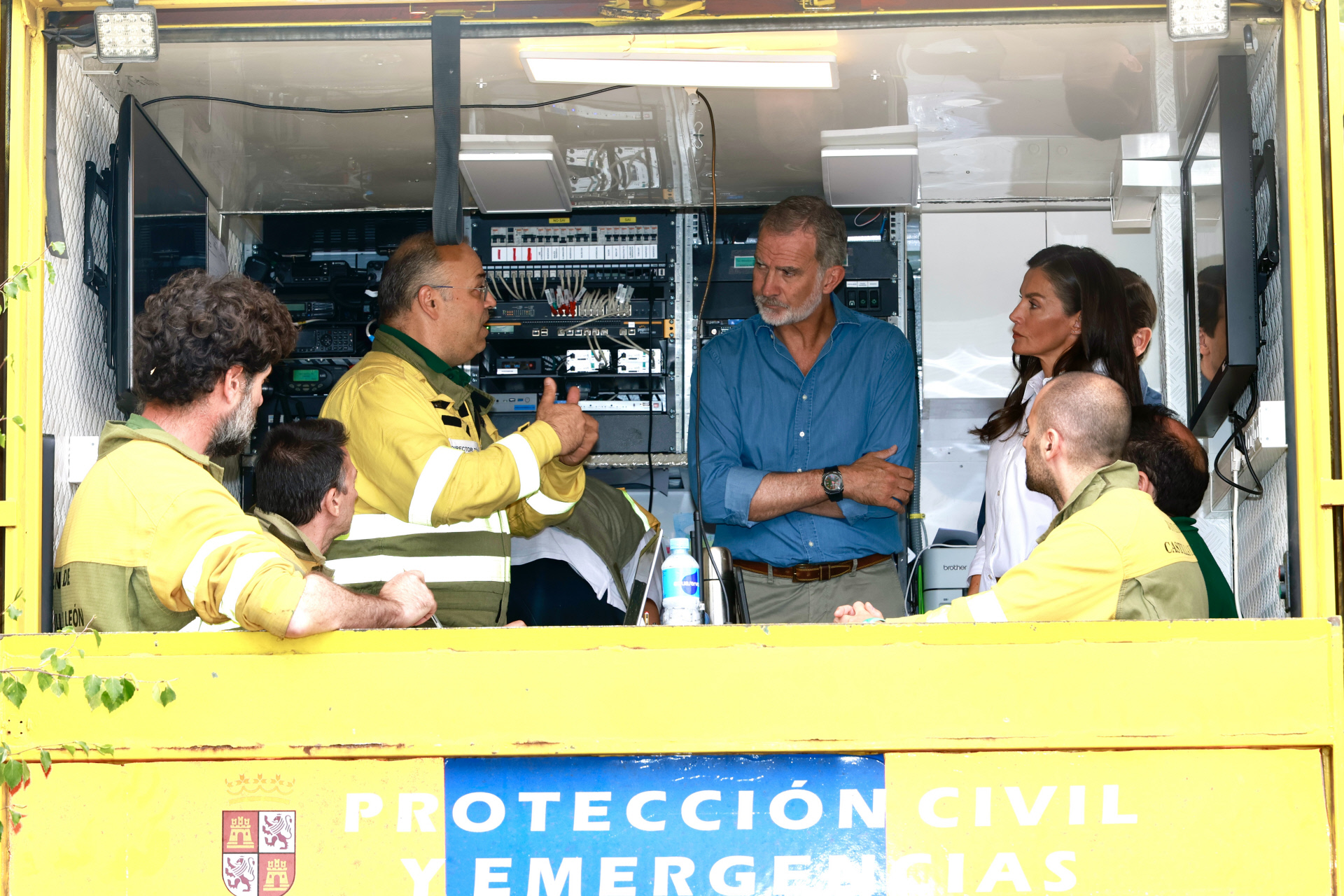 Los reyes visitan las zonas afectadas por los incendios en Zamora y ...