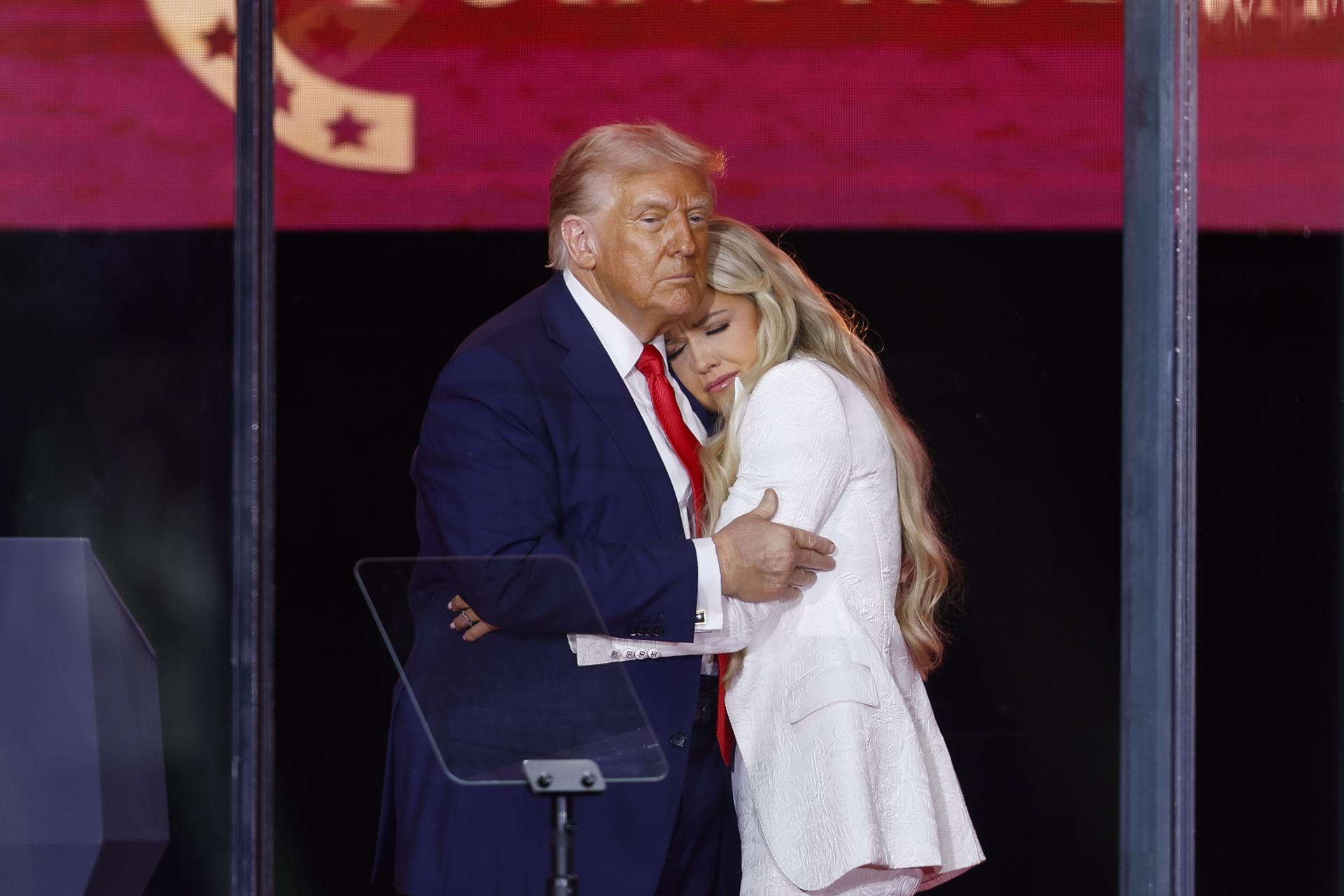 Erika, la mujer de Charlie Kirk que tratará de afianzar su legado al ...