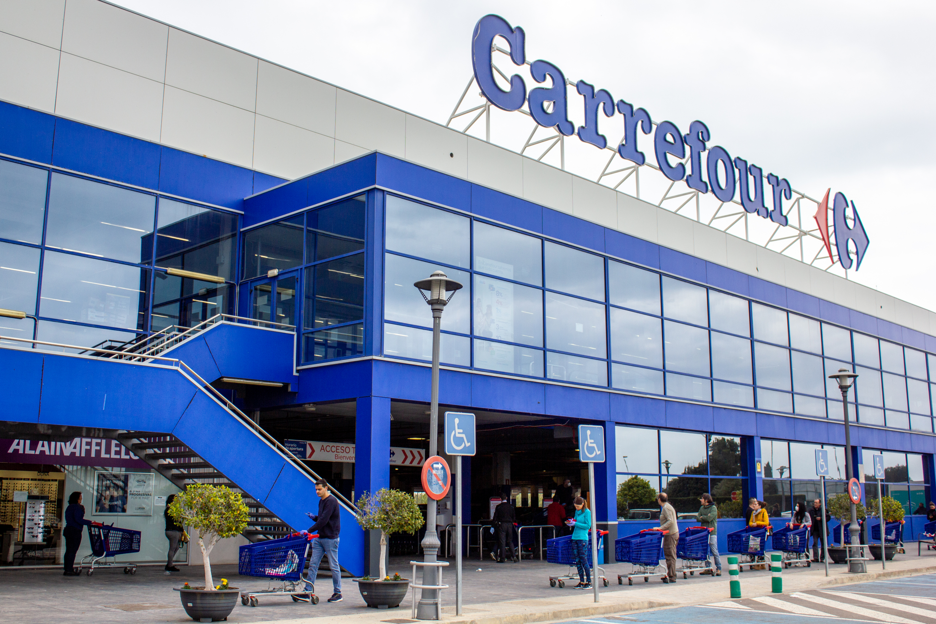 Carrefour arrasa con el producto que ya está vendiendo en sus tiendas ...