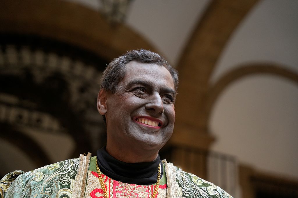 En Alemania ven a Juanma Moreno pintado de negro como Baltasar y emiten ...