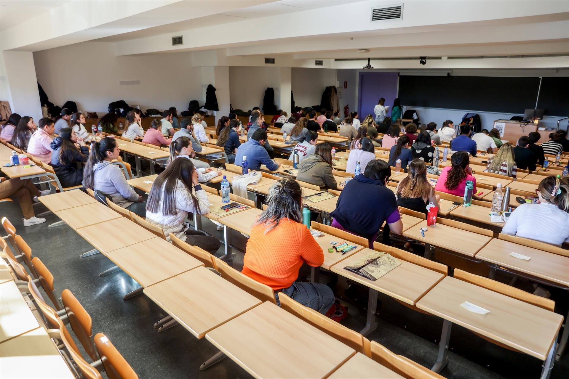 MIR 2026: fecha, horario, plazas ofertadas y cómo funciona el examen