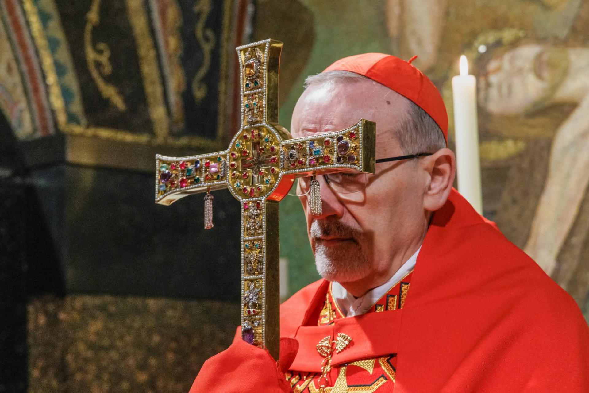 El patriarca latino de Jerusalén oficia la misa de Viernes Santo dentro ...