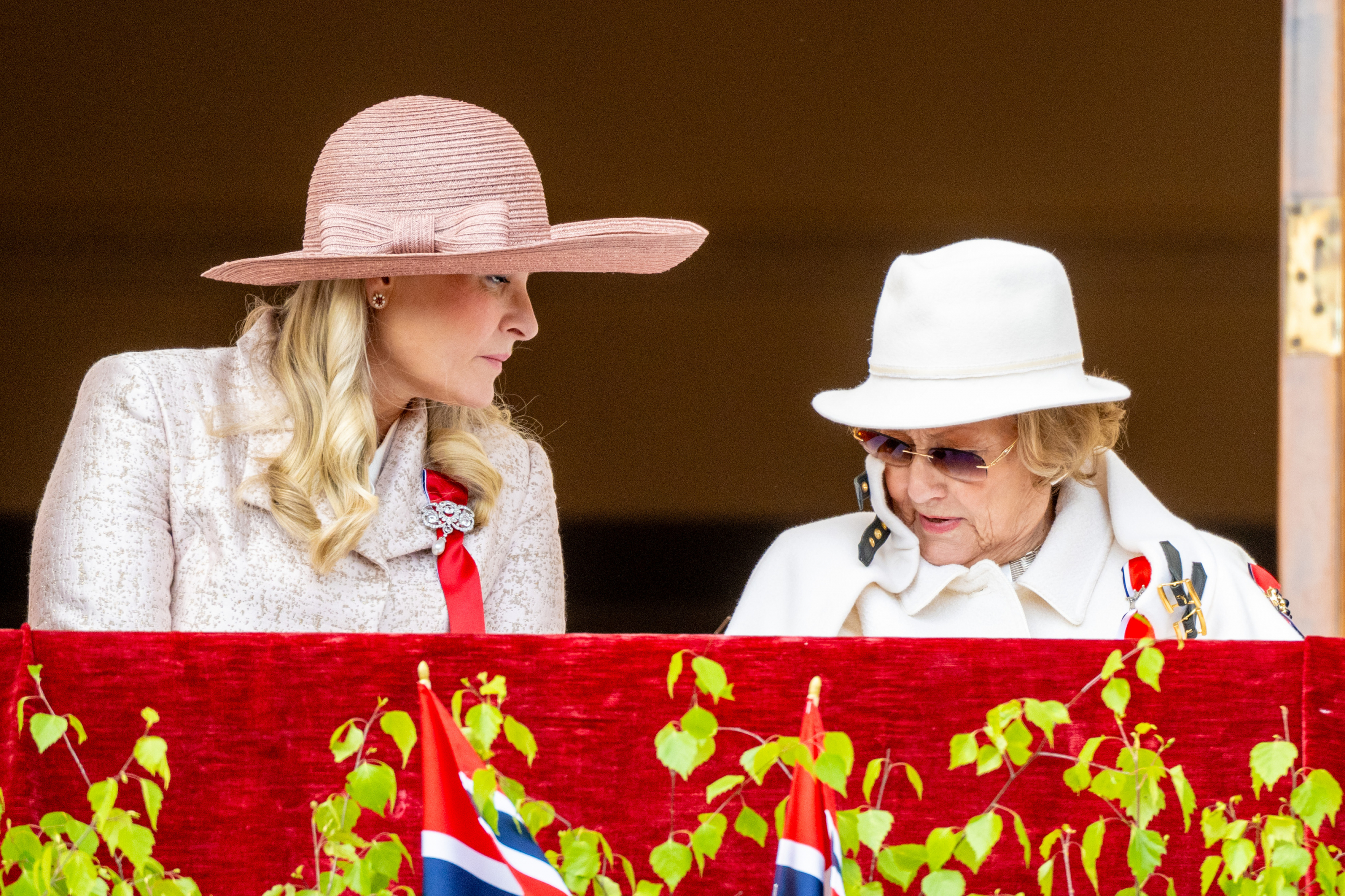 Más preocupaciones para la familia real noruega: la reina Sonia no ...