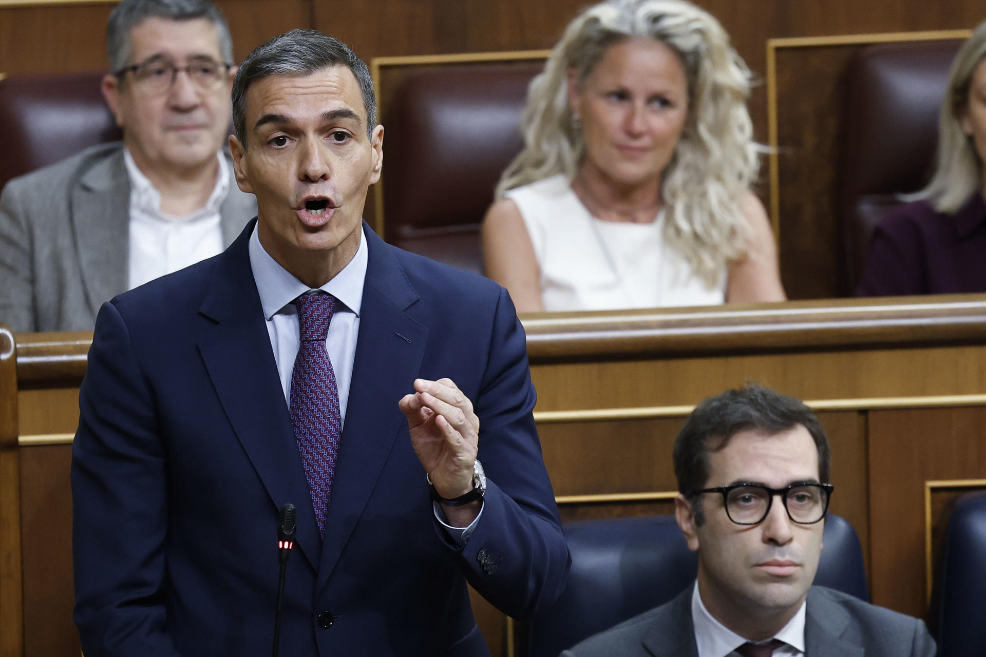 Feijóo pide a Sánchez dimitir por su 'gestapillo' y el presidente le ve ...